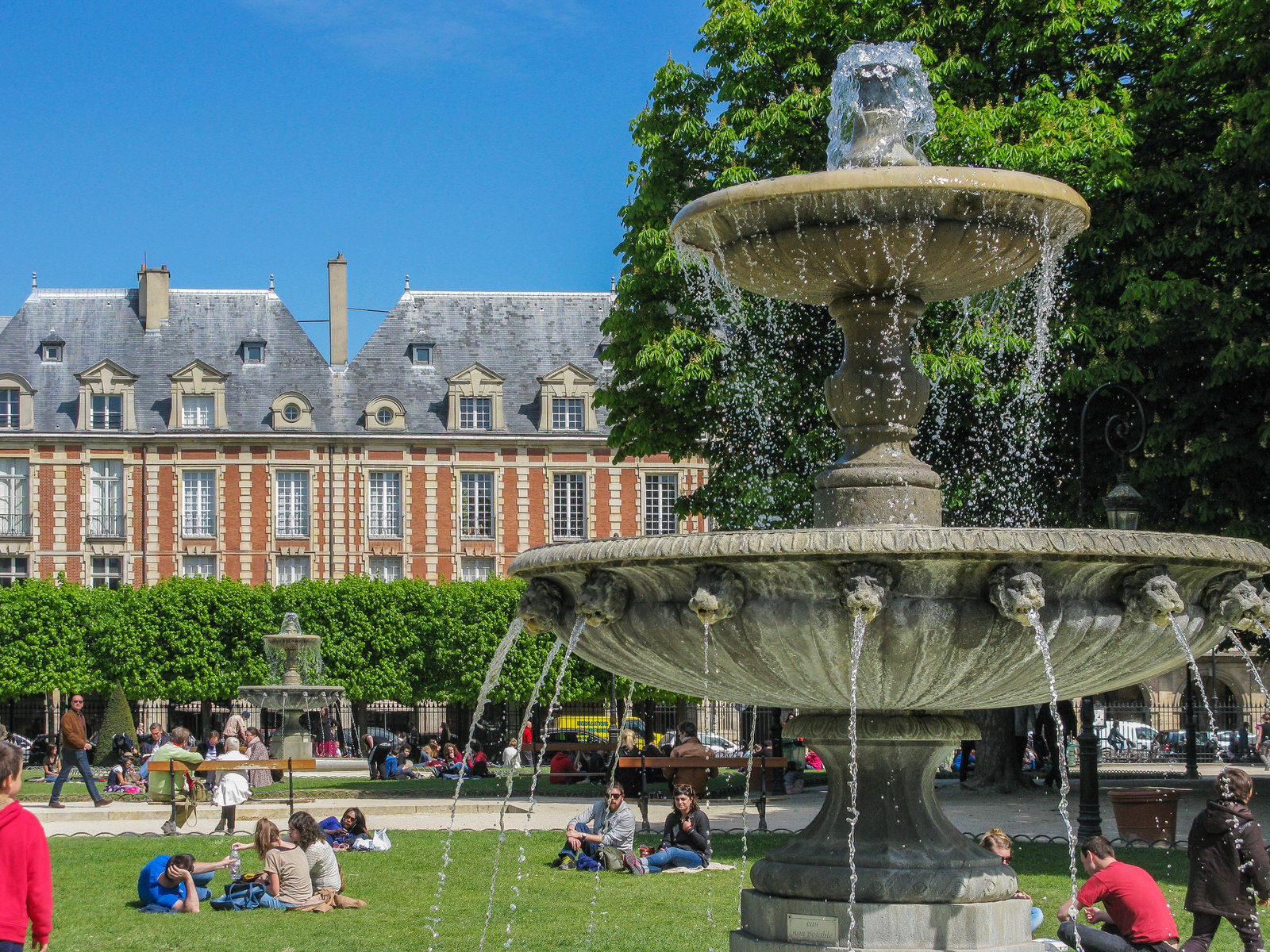 A LOOK AT A BREATHTAKING AND INCREDIBLE CITY: PARIS – Luis Valdés